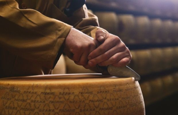 Fromage fray: Swiss, French cheesemakers fight to save ‘Gruyère ...